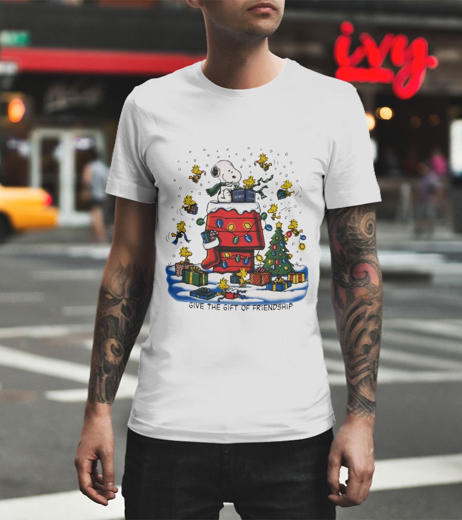 Snoopy Christmas House With Woodstock And Gifts Give The Gift Of Friendship T-Shirt