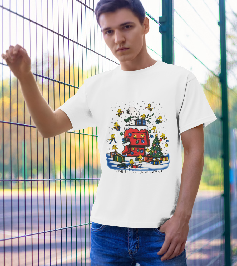 Snoopy Christmas House With Woodstock And Gifts Give The Gift Of Friendship T-Shirt