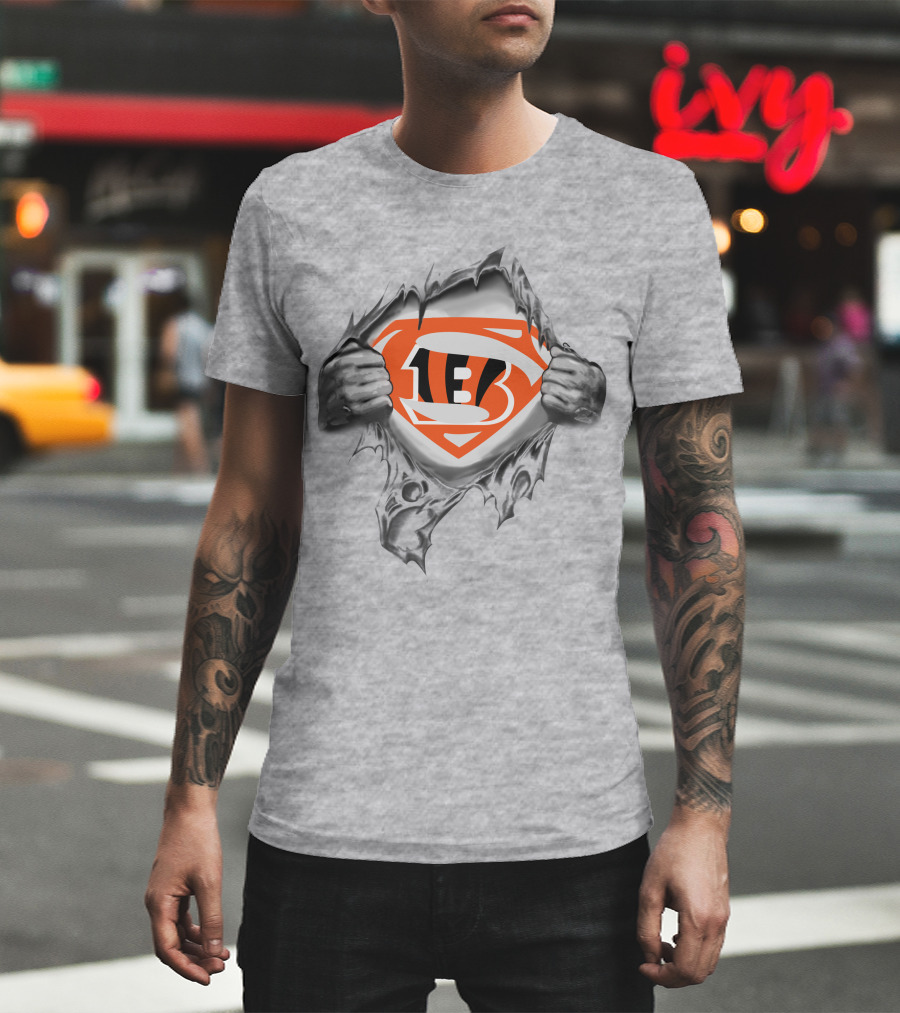 Cincinnati Bengals Super Logo Emblem Tear T-Shirt