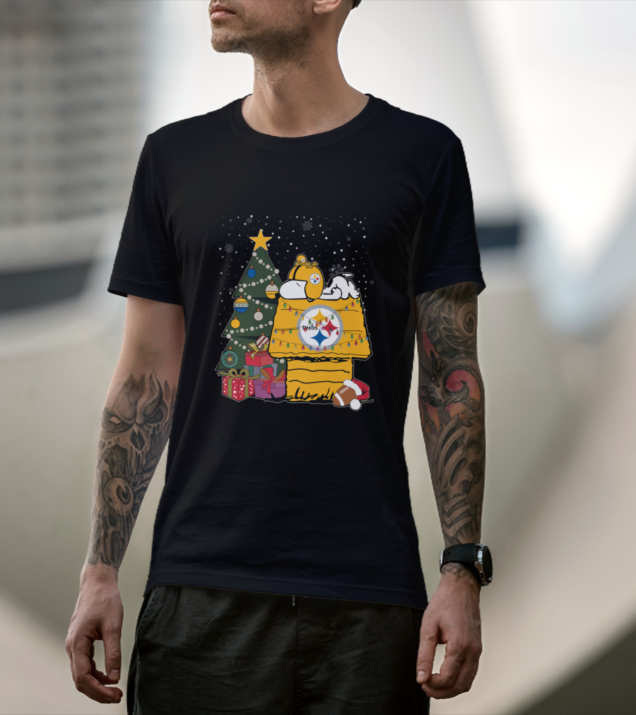Pittsburgh Steelers Christmas Snoopy Doghouse Festive Holiday Scene T-Shirt