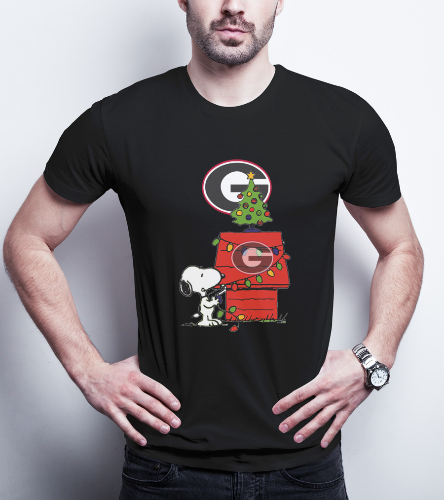 Snoopy Christmas Georgia Bulldogs Football Tree And Doghouse T-Shirt