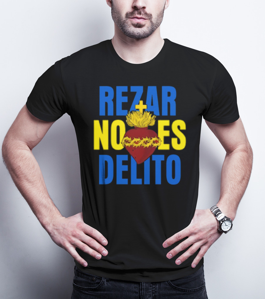Rezar No Es Delito Sacred Heart Iconography T-Shirt