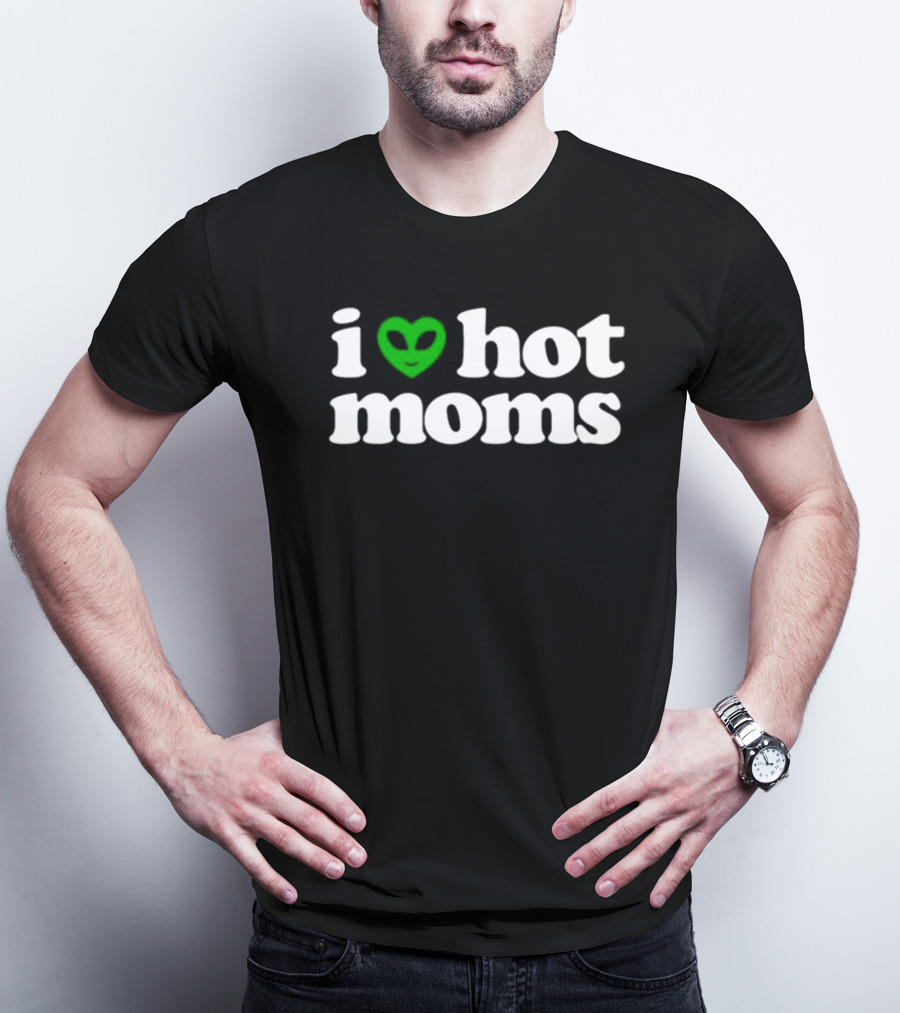 I Heart Hot Moms Alien Face Green T-Shirt