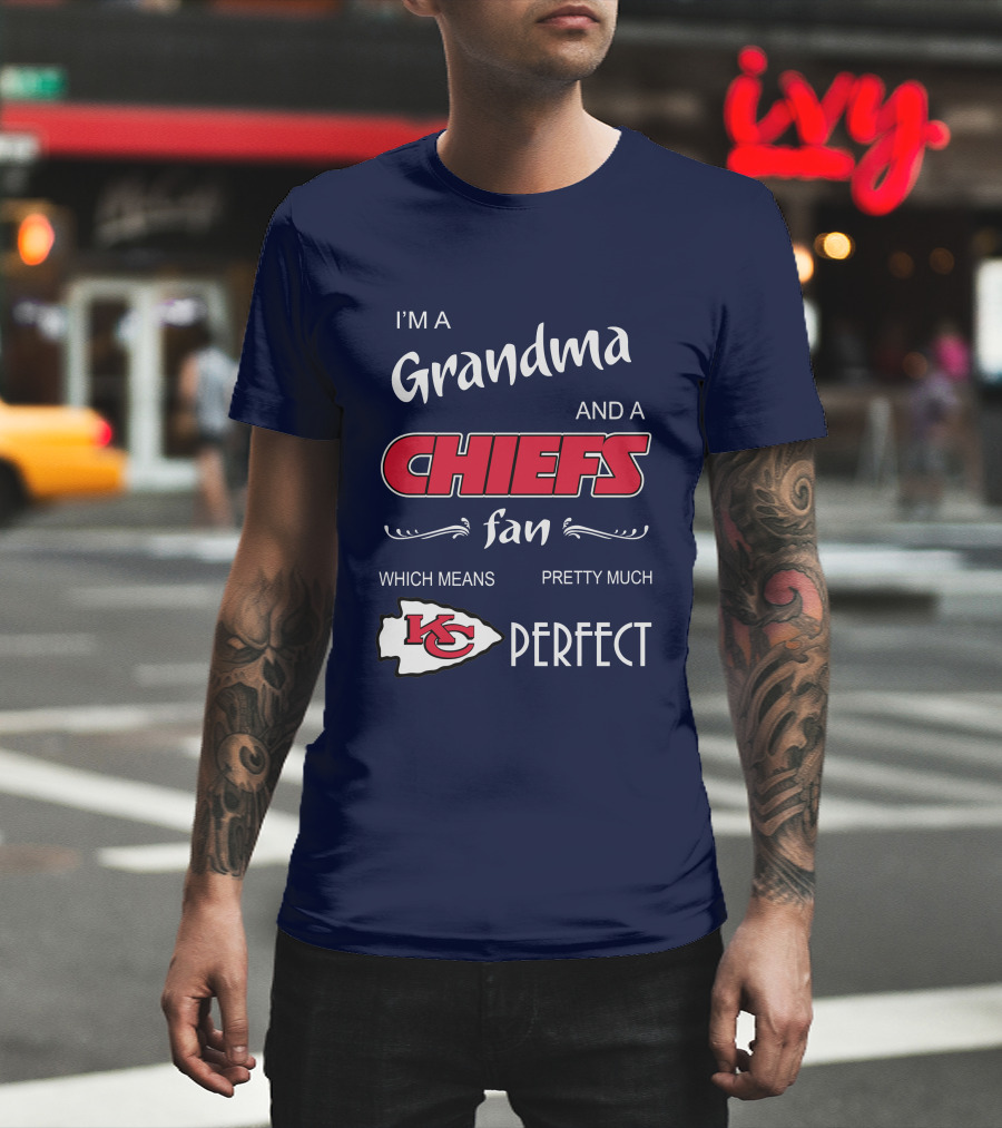 Grandma And A Chiefs Fan Perfect Kansas City Chiefs T-Shirt