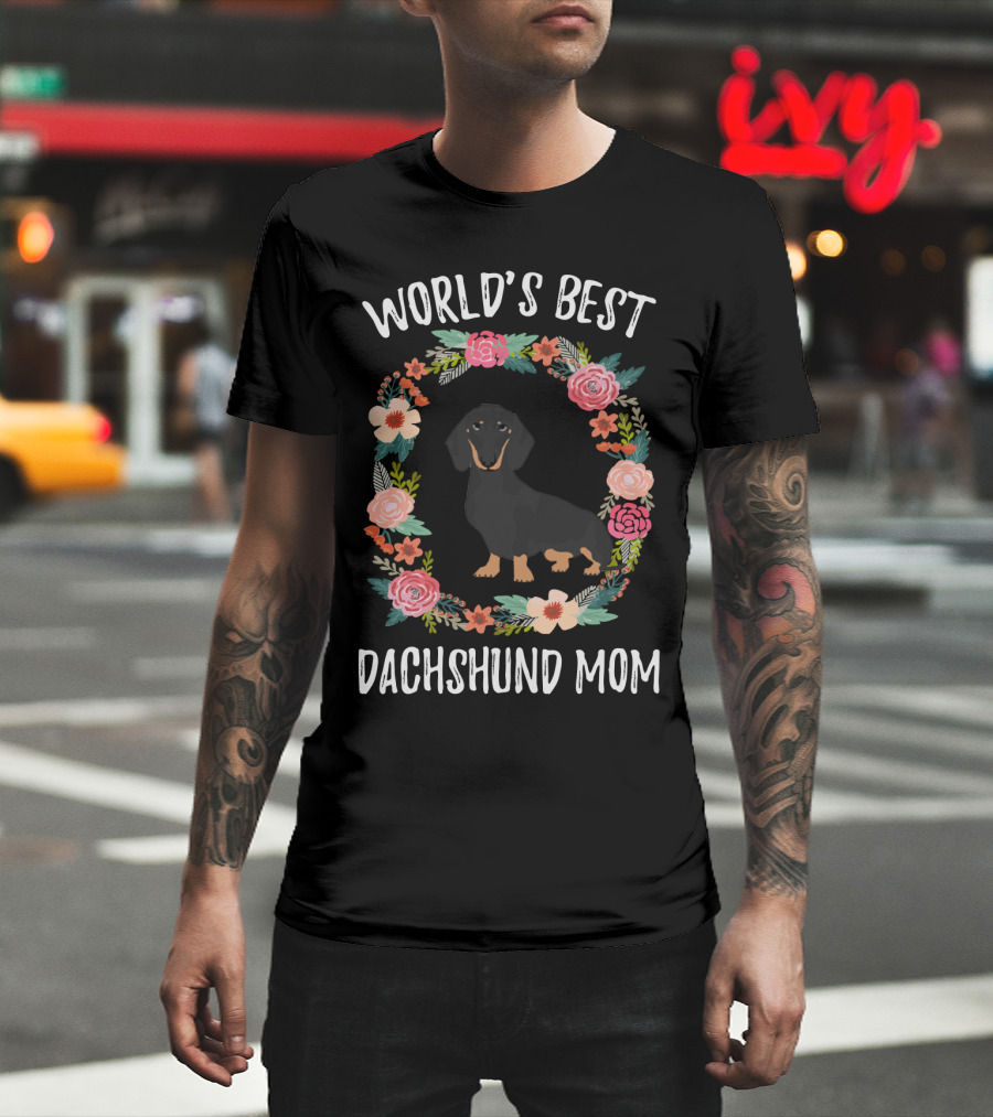 World's Best Dachshund Mom Black Dachshund Floral Wreath T-Shirt