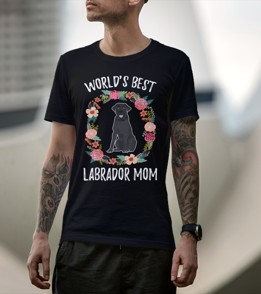World's Best Labrador Mom Black Labrador Floral Wreath T-Shirt