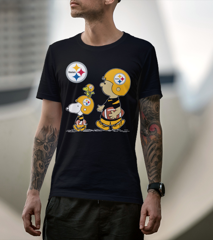 Steelers Christmas Peanuts Cute Football Charlie Brown Snoopy Woodstock T-Shirt