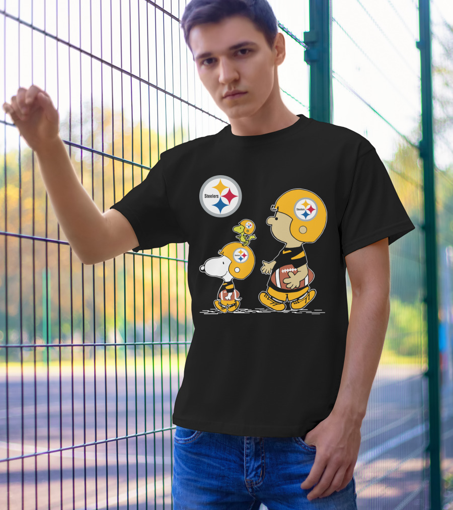 Steelers Christmas Peanuts Cute Football Charlie Brown Snoopy Woodstock T-Shirt