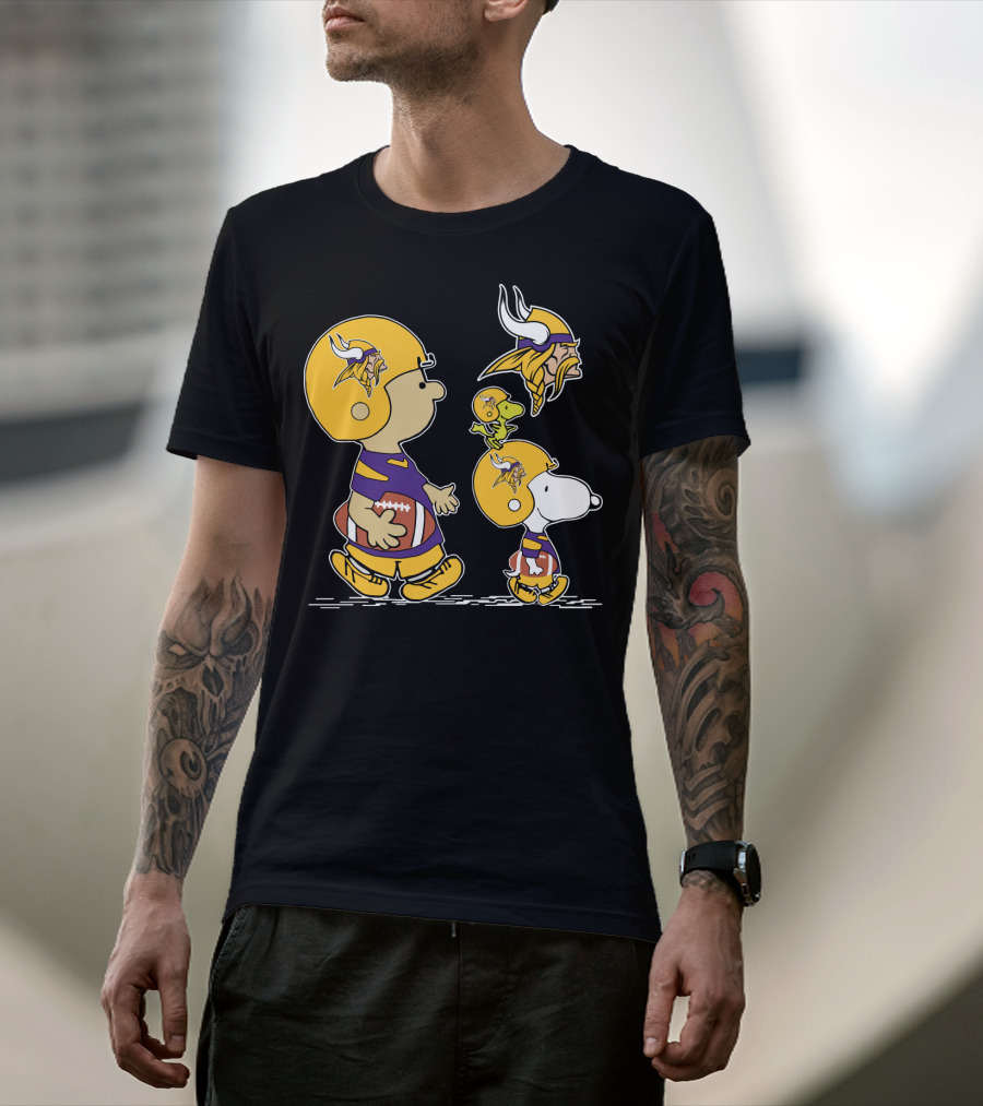 Christmas Peanuts Cute Football Vikings Charlie Brown Snoopy Woodstock T-Shirt