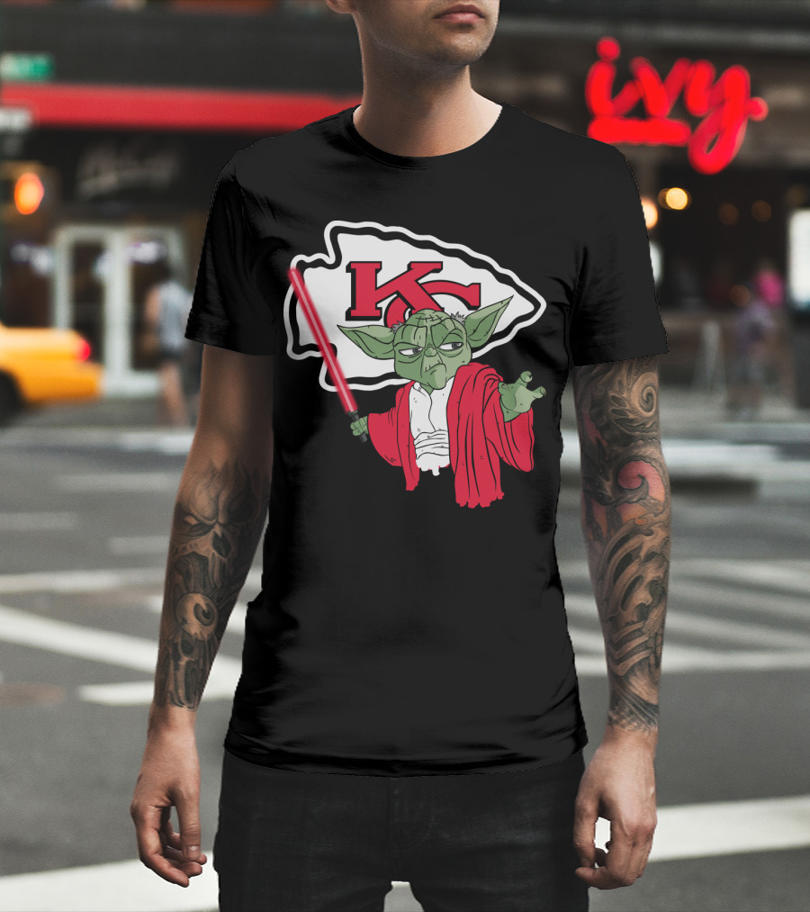 Kansas City Chiefs Yoda Lightsaber Fan T-Shirt