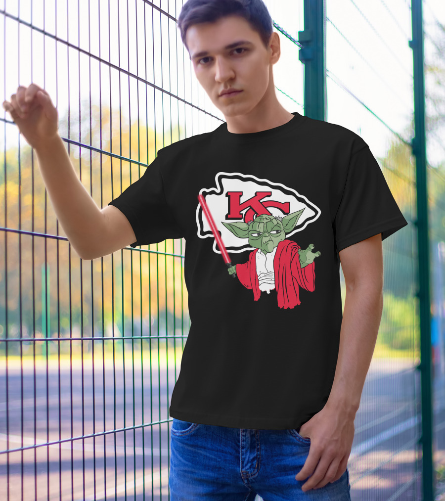 Kansas City Chiefs Yoda Lightsaber Fan T-Shirt
