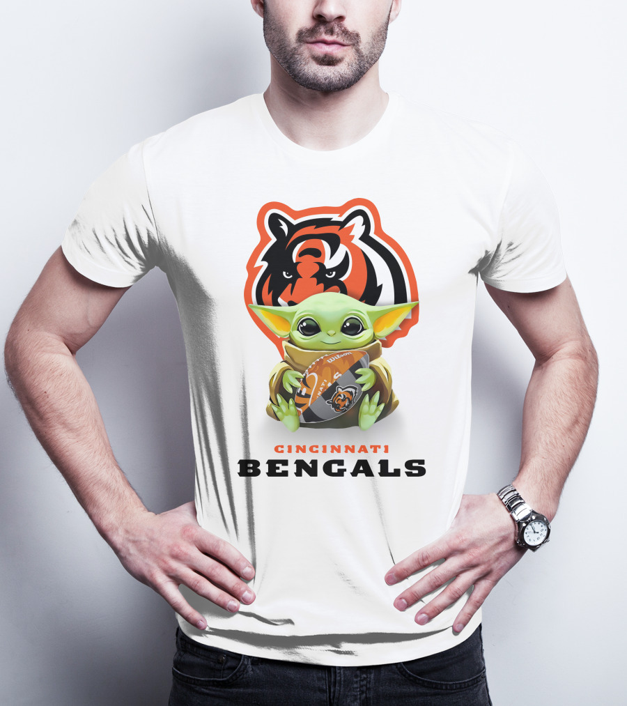 Baby Yoda Hug Cincinnati Bengals Football Team T-Shirt