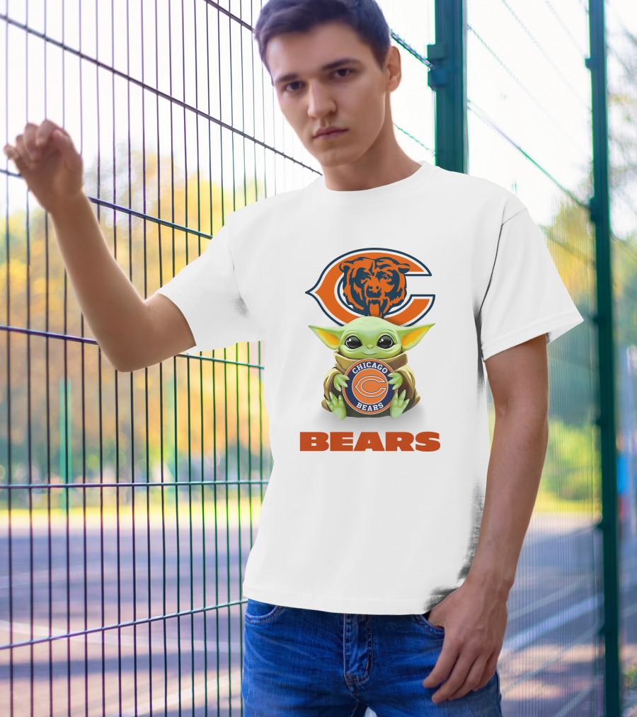 Grogu Hug Chicago Bears Bears T-Shirt