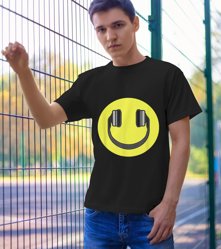 Club Smiley Techno Music DJ Headphone Face T-Shirt