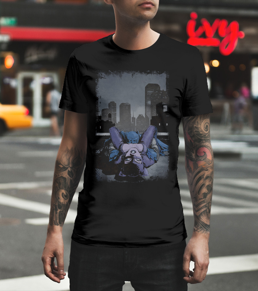 Batman Catwoman Cityscape Comic Scene T-Shirt