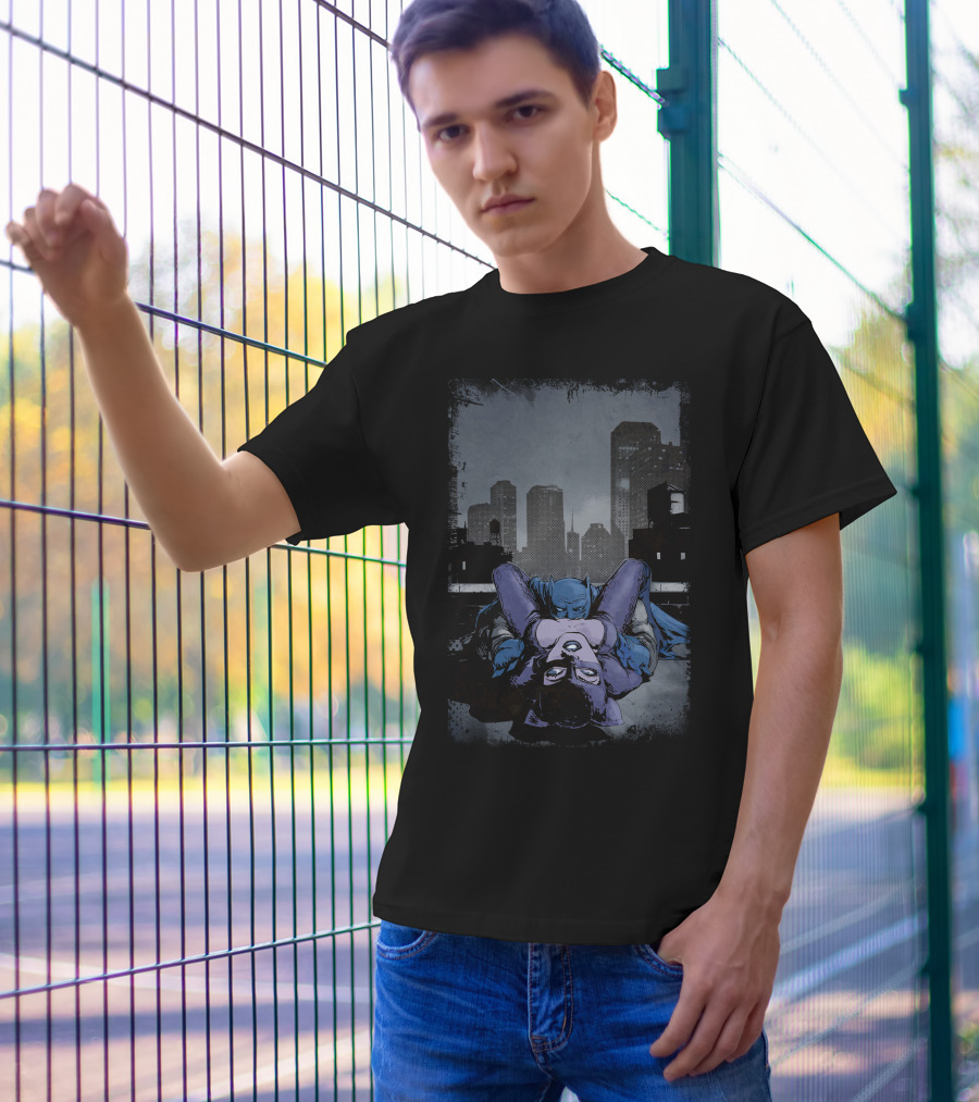 Batman Catwoman Cityscape Comic Scene T-Shirt