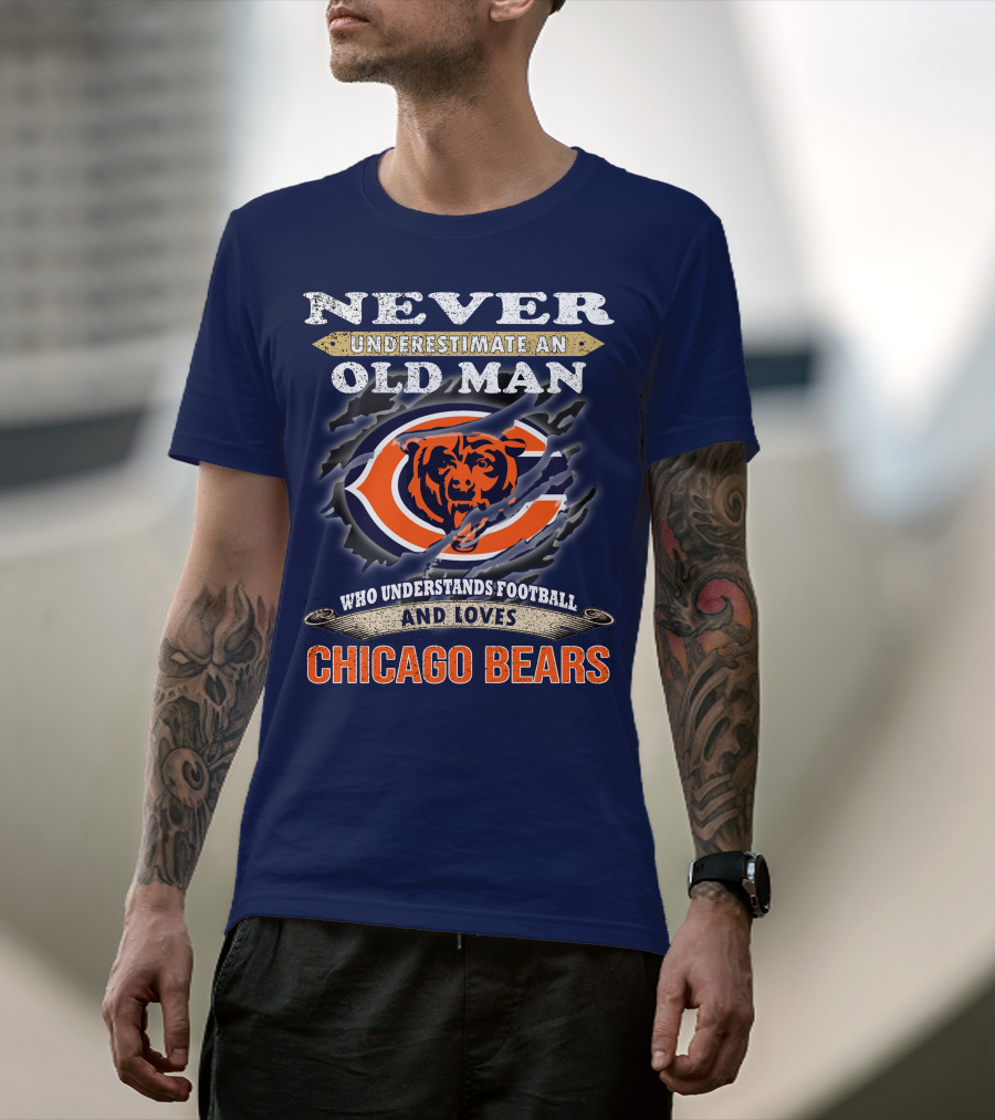 Never Underestimate An Old Man Who Understands Football And Loves Chicago Bears T-Shirt
