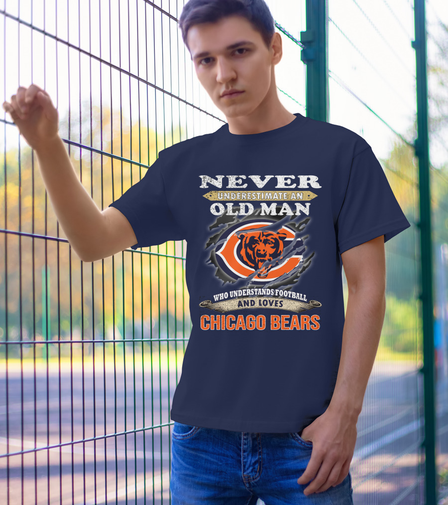 Never Underestimate An Old Man Who Understands Football And Loves Chicago Bears T-Shirt