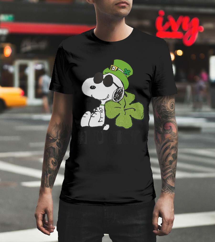 Peanuts Snoopy St. Patrick's Day Lucky Clover Hat T-Shirt