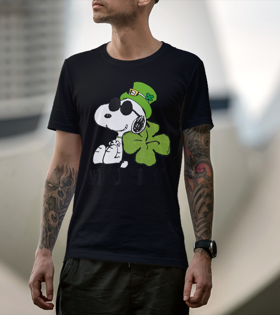 Peanuts Snoopy St. Patrick's Day Lucky Clover Hat T-Shirt
