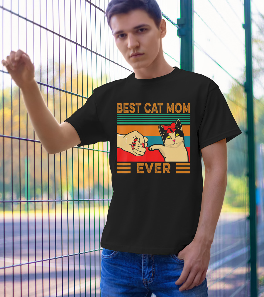 Best Cat Mom Ever Vintage Retro Cat Fist Bump T-Shirt