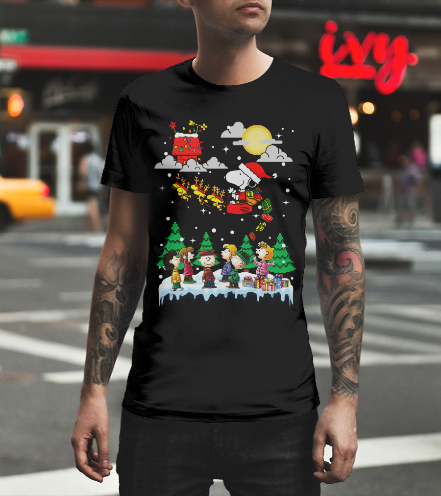 Peanuts Christmas Charlie Brown Snoopy Santa Sleigh Woodstock Scene T-Shirt