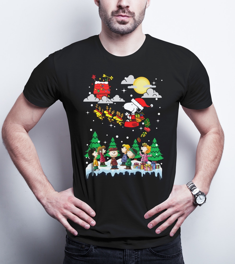 Peanuts Christmas Charlie Brown Snoopy Santa Sleigh Woodstock Scene T-Shirt