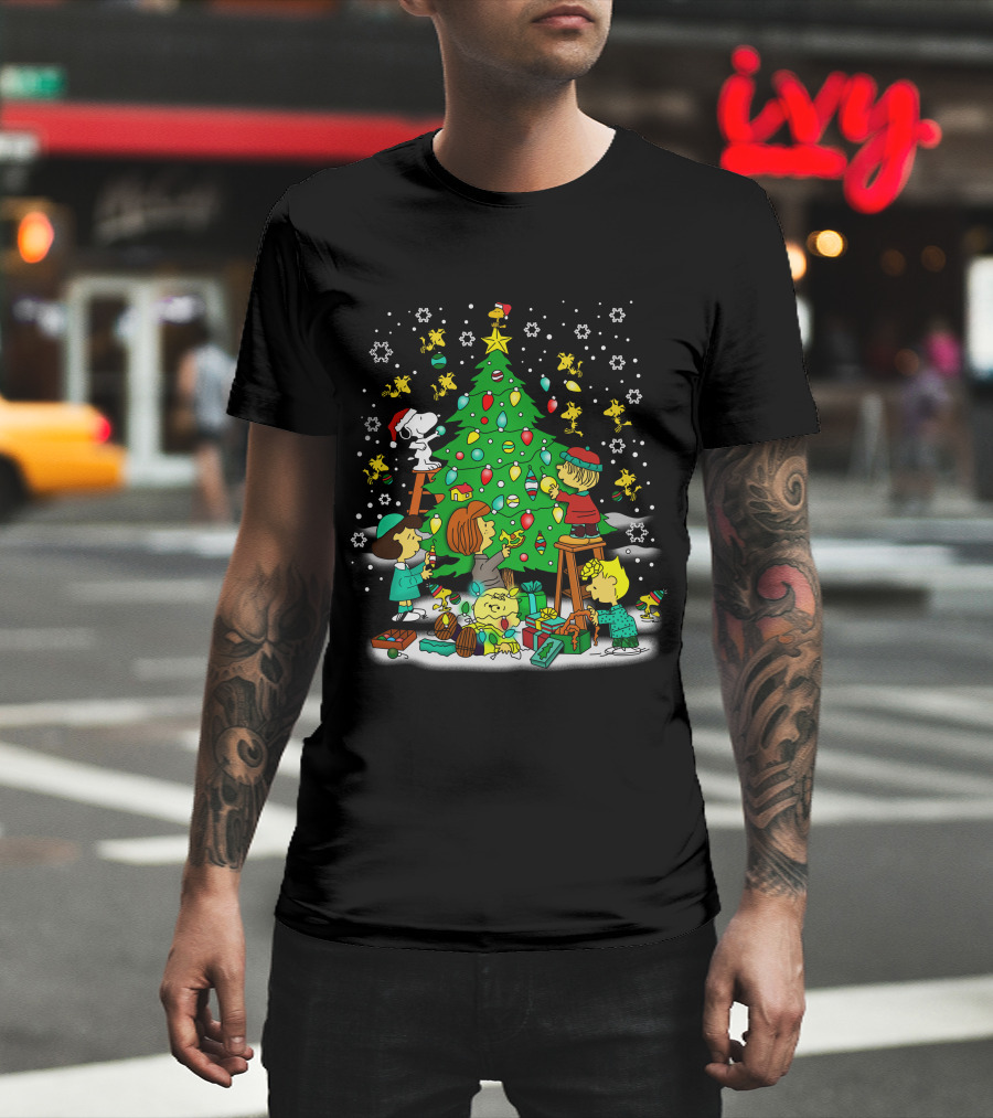 Peanuts Noel Christmas Tree Decorating With Snoopy And Friends T-Shirt