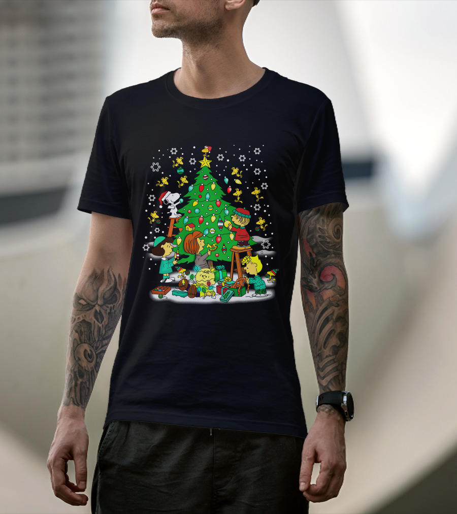 Peanuts Noel Christmas Tree Decorating With Snoopy And Friends T-Shirt