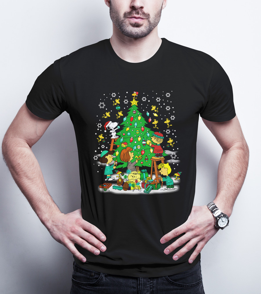 Peanuts Noel Christmas Tree Decorating With Snoopy And Friends T-Shirt
