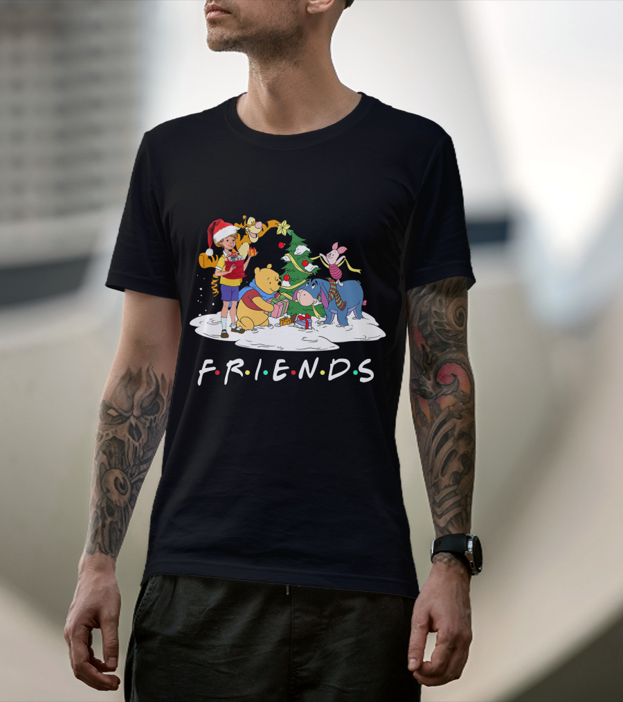 FRIENDS Winnie The Pooh Christmas Tree Gathering ZN658 T-Shirt