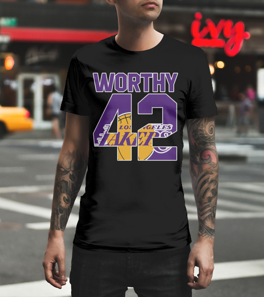 Worthy 42 Los Angeles Lakers Basketball T-Shirt