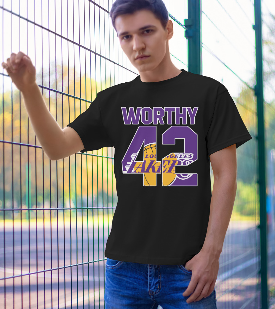 Worthy 42 Los Angeles Lakers Basketball T-Shirt