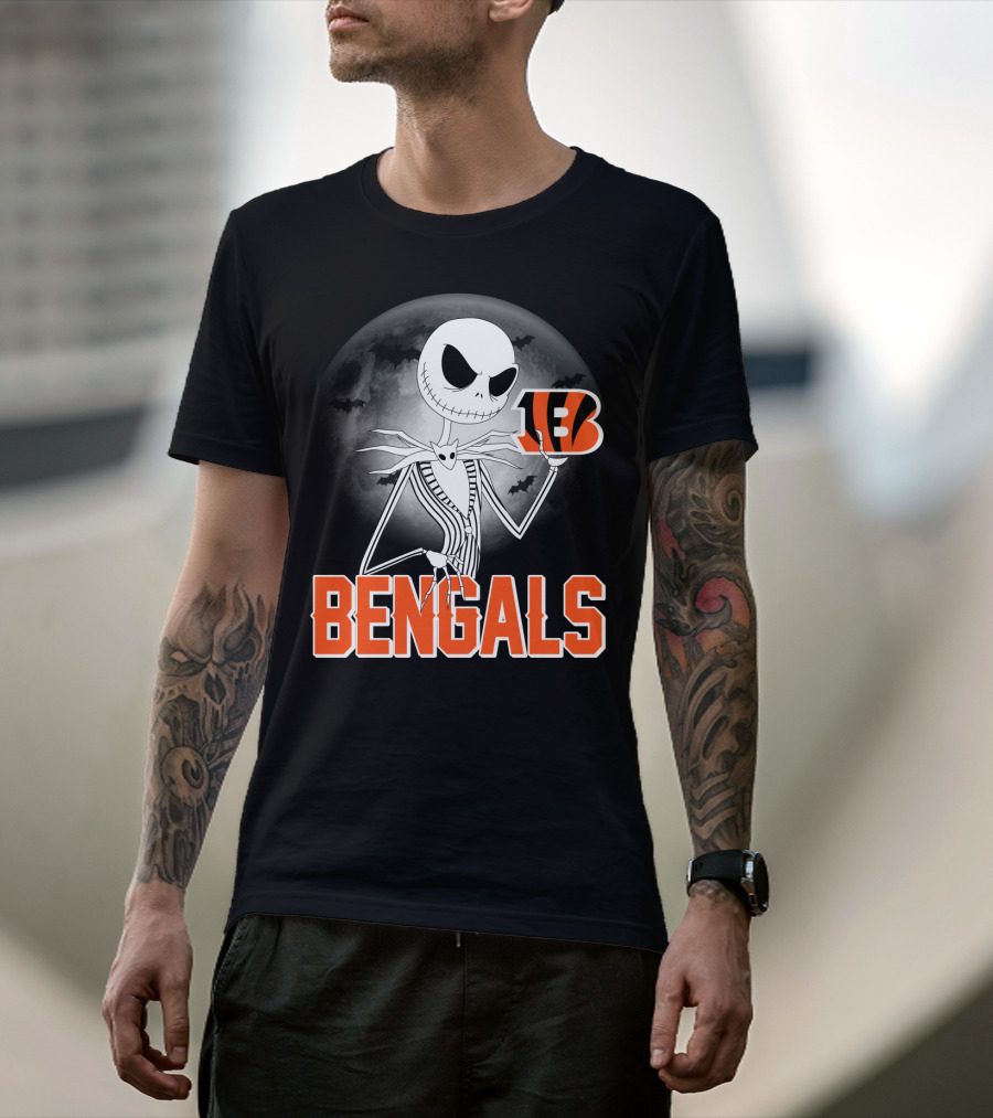 Jack Skellington Holding Cincinnati Bengals Logo Halloween Moon Bats Bengal Tiger B T-Shirt