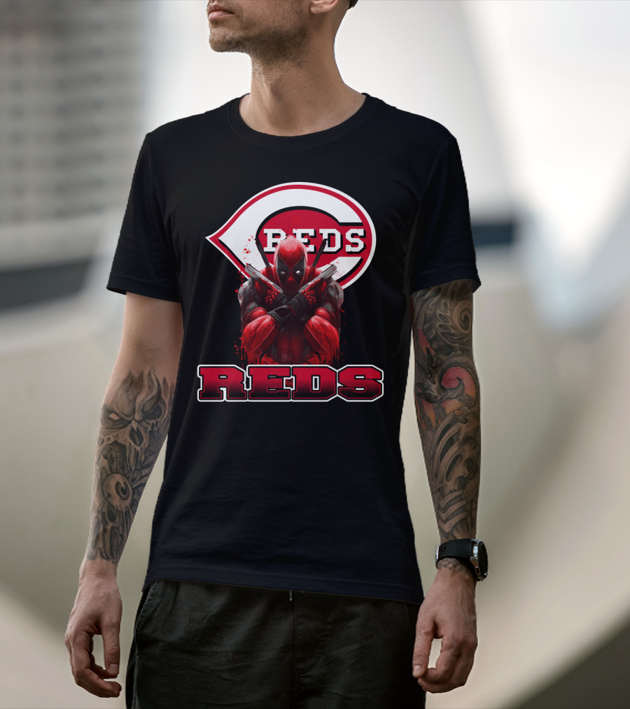 Cincinnati Reds Deadpool Crossover Fans T-Shirt