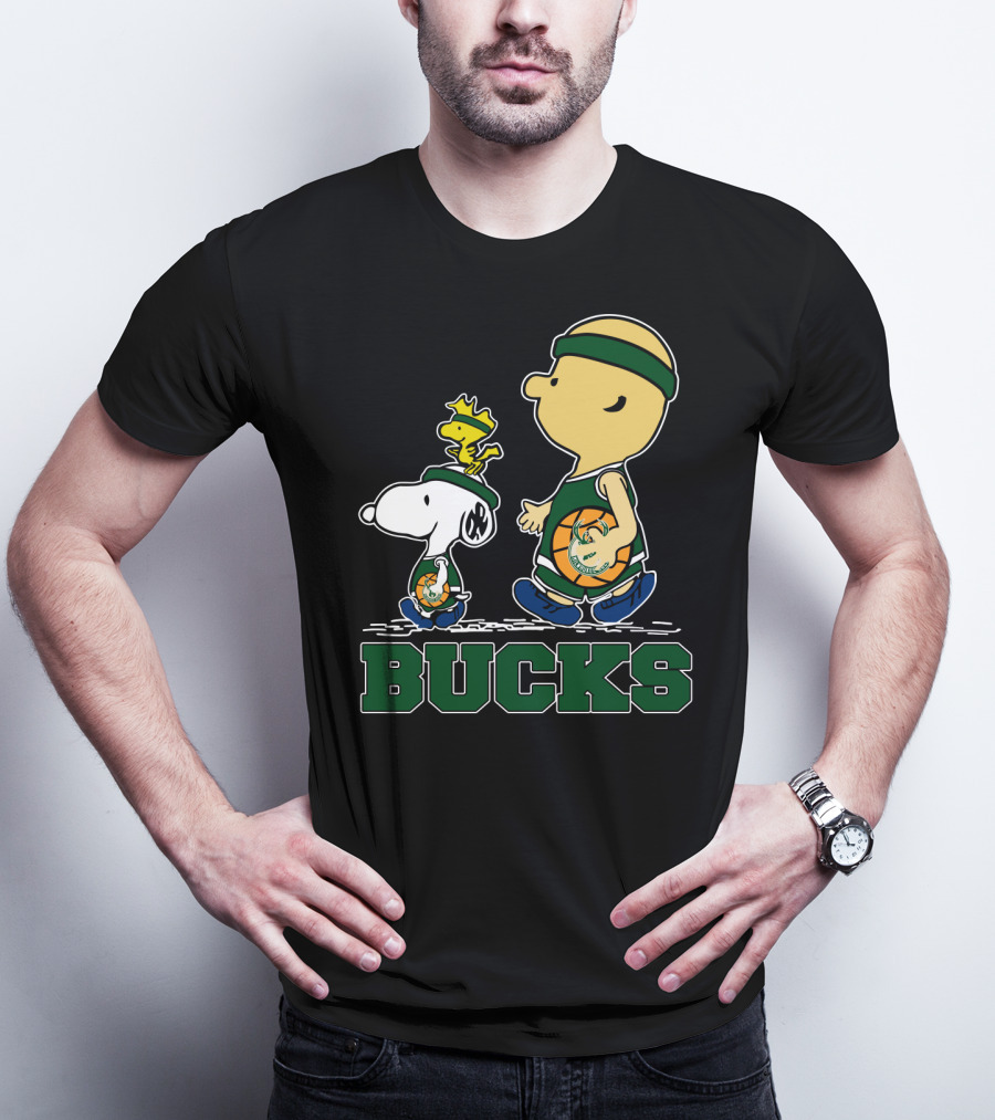 Snoopy Woodstock And Basketball Walking With Milwaukee Bucks Fans T-Shirt