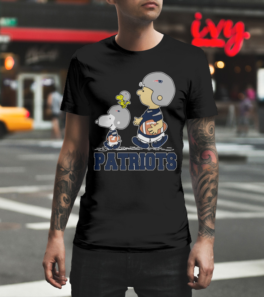 Snoopy Woodstock And New England Patriots Football Fans Peanuts Charlie Brown T-Shirt