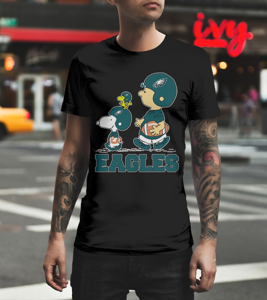 Snoopy Woodstock And Charlie Brown Philadelphia Eagles Football Fans T-Shirt