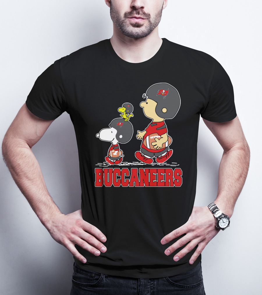 Snoopy And Woodstock With Tampa Bay Buccaneers Football Fans T-Shirt