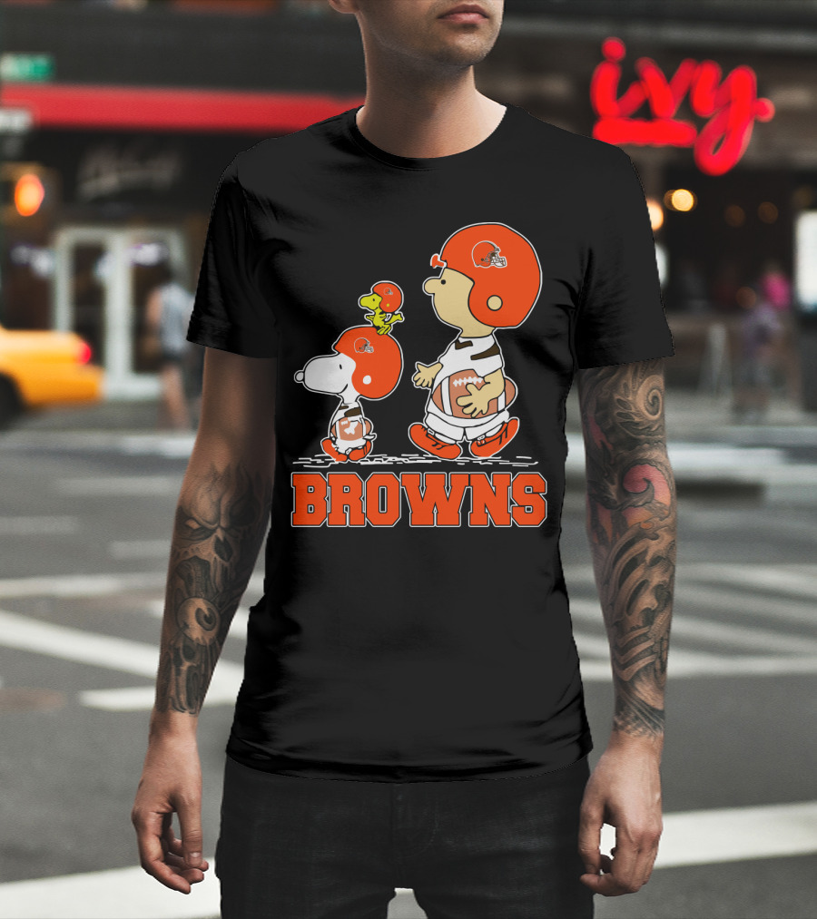 Snoopy Cleveland Browns Football Fans Peanuts Characters T-Shirt