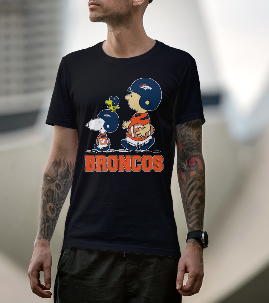 Snoopy Woodstock And Charlie Brown In Denver Broncos Helmets With Broncos T-Shirt