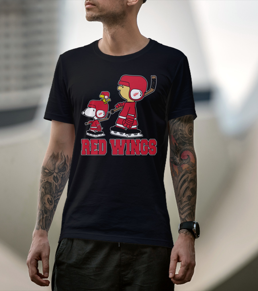 Snoopy And Woodstock Detroit Red Wings Hockey Enthusiasts T-Shirt