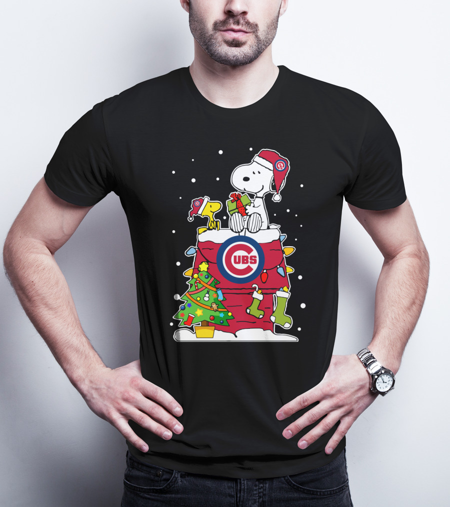 Chicago Cubs Snoopy Lover Christmas Peanuts Holiday Scene T-Shirt