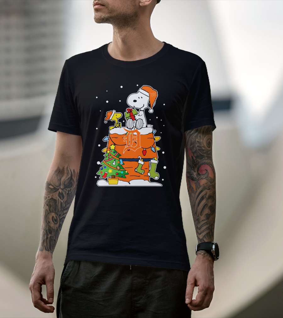 Detroit Tigers Snoopy Christmas Snow Baseball Fan Gift T-Shirt