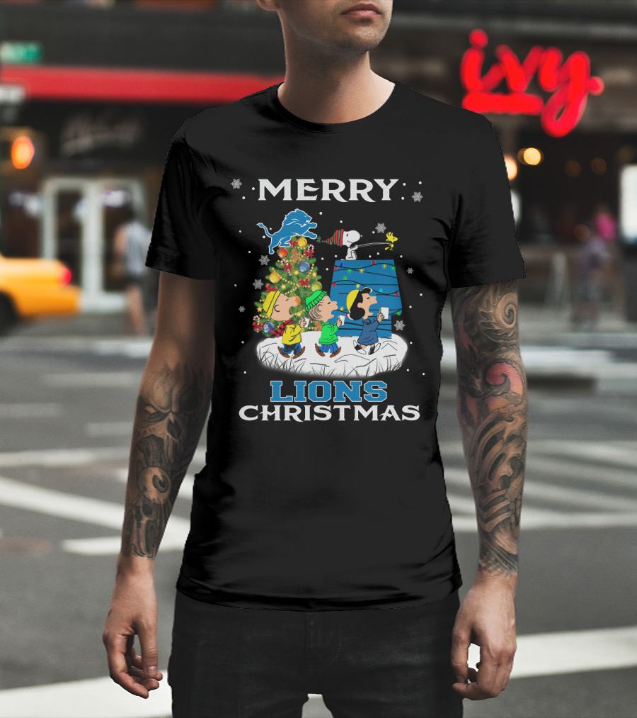 Merry Detroit Lions Christmas Snoopy Woodstock Peanuts Tree T-Shirt