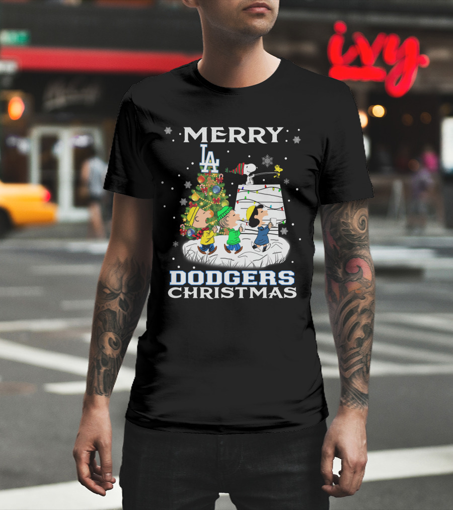 Merry Dodgers Christmas Snoopy And Friends Celebrate With La Dodgers Theme T-Shirt