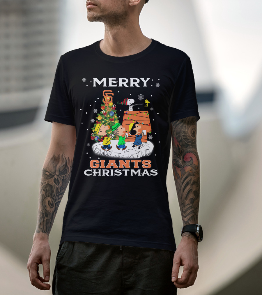 Merry San Francisco Giants Christmas Snoopy Woodstock Peanuts Tree Snowflakes T-Shirt