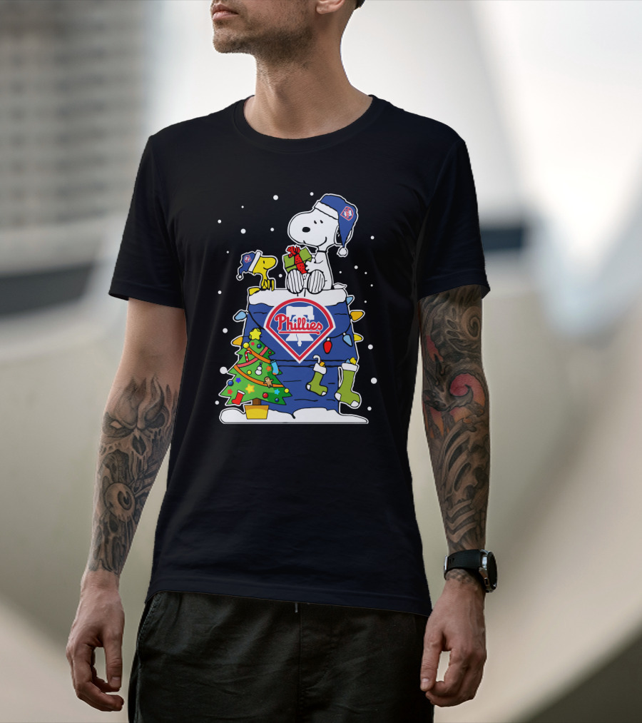 Snoopy And Woodstock With Philadelphia Phillies Christmas Present T-Shirt