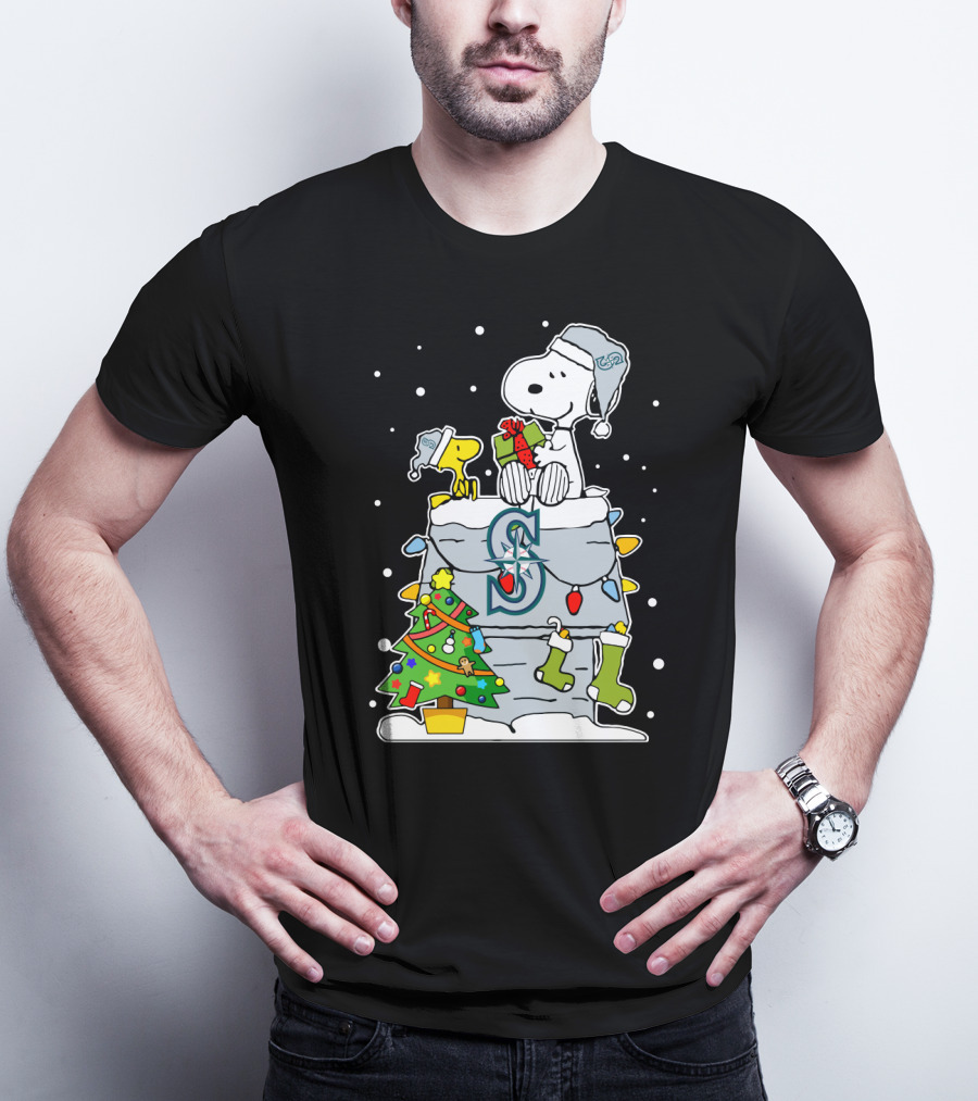 Seattle Mariners Snoopy Christmas Celebration With Woodstock And Holiday Tree T-Shirt