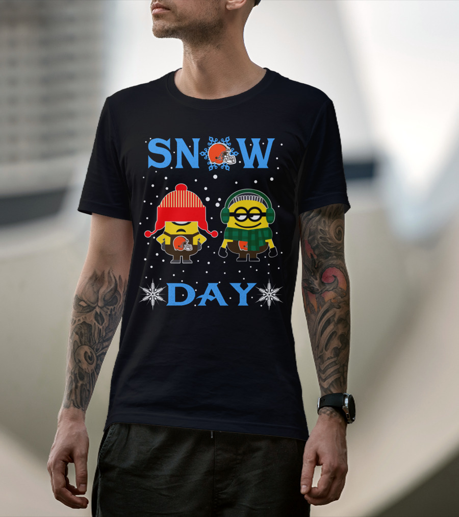 Cleveland Browns Minion Fans Snow Day Winter Scene T-Shirt